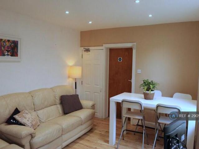 5 bedroom semi detached house for rent in Langhorn Road, Southampton, SO16