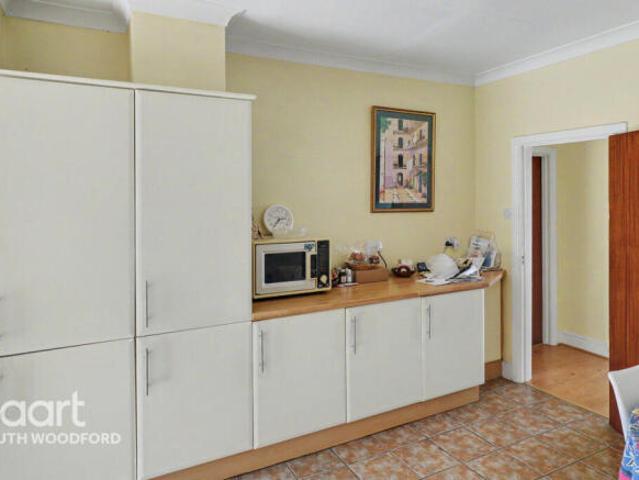 5 bedroom semi detached house for rent in Langley Crescent, London, E11