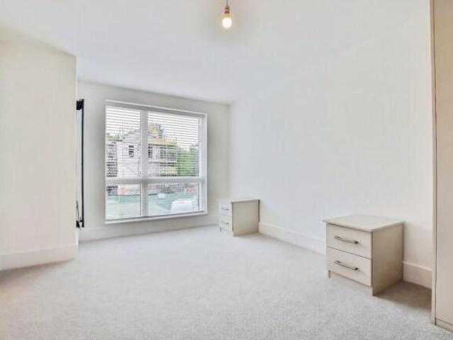 5 bedroom semi detached house for rent in Lakenheath Close, Manchester, M20
