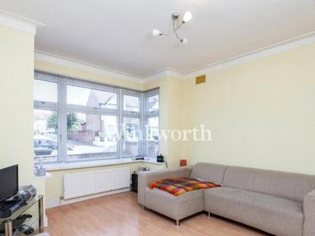 5 Bedroom Semi detached House For Rent In London