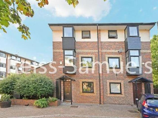 5 Bedroom Semi detached House For Rent In London