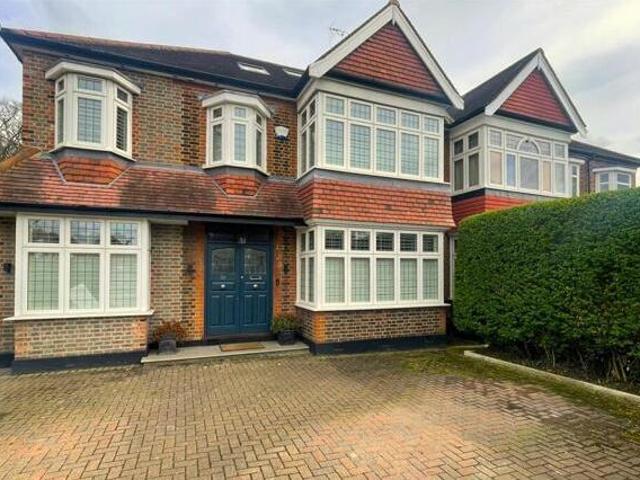 5 Bedroom Semi detached House For Rent In London