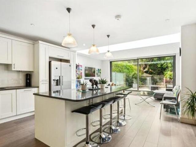 5 Bedroom Semi detached House For Rent In London