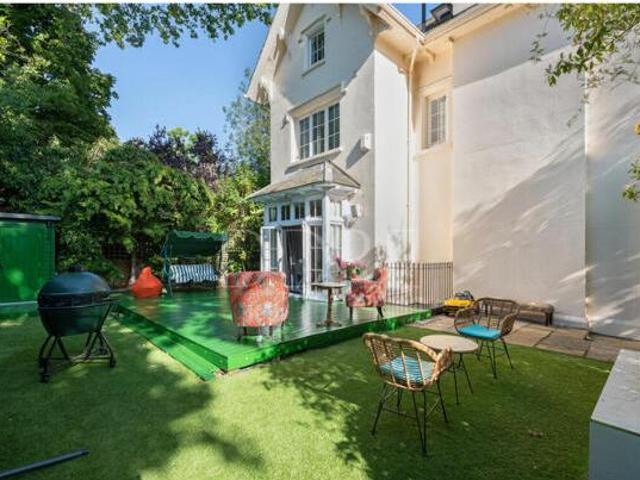5 Bedroom Semi detached House For Rent In London