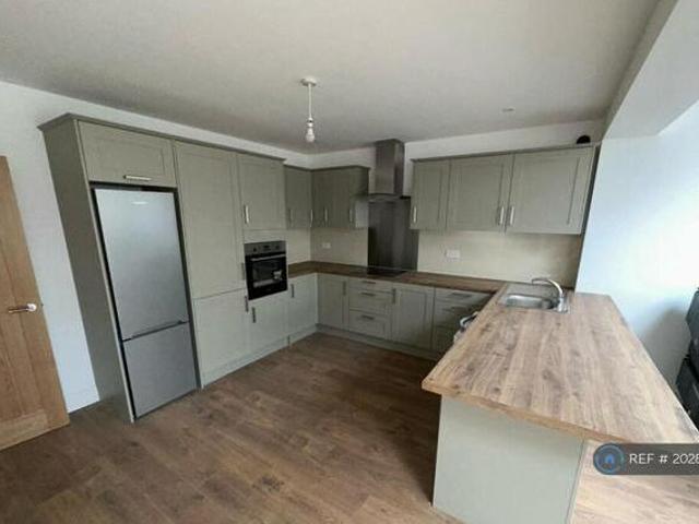 5 Bedroom Semi detached House For Rent In London