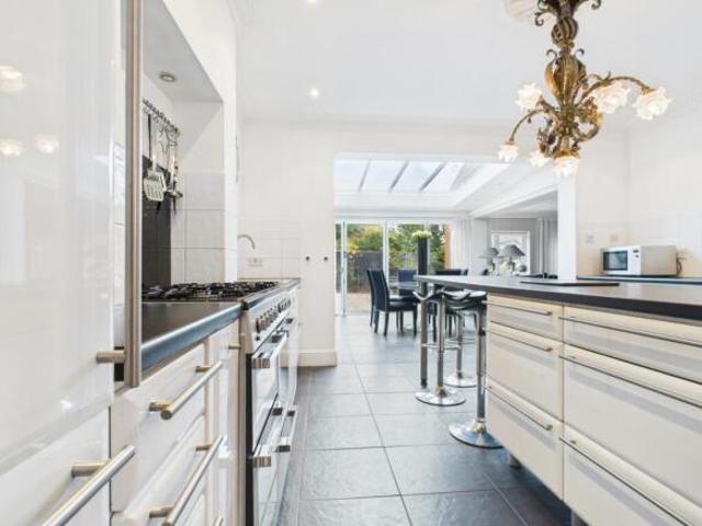 5 bedroom semi detached house for rent in London Road, Cheltenham, GL52