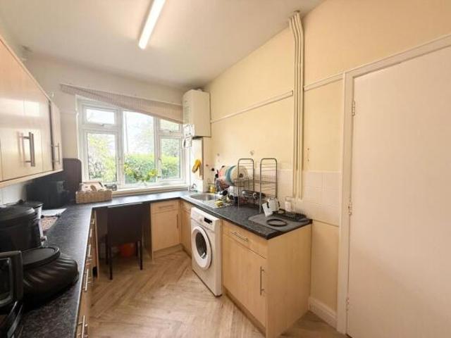 5 bedroom semi detached house for rent in Low Grange View, Leeds, West Yorkshire, LS10
