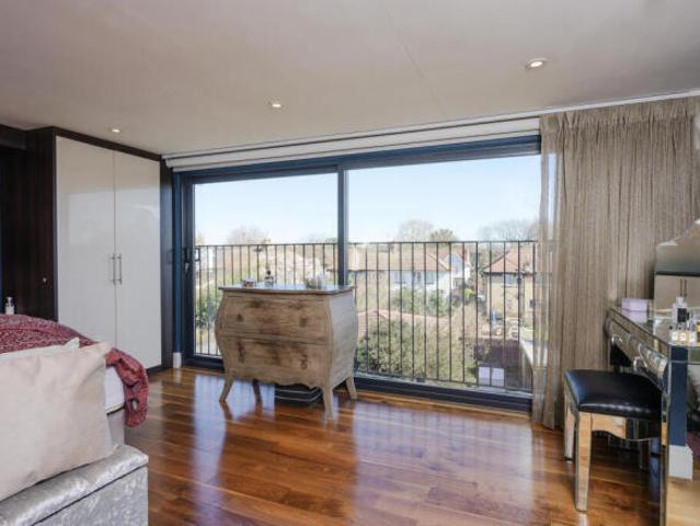 5 bedroom semi detached house for rent in Marksbury Avenue, Richmond, TW9