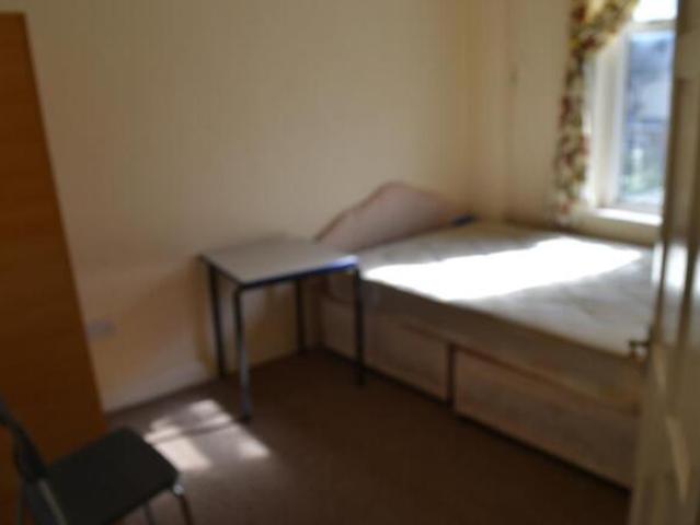 5 bedroom semi detached house for rent in meanley road, Manor Park, London, E12 6AR, E12