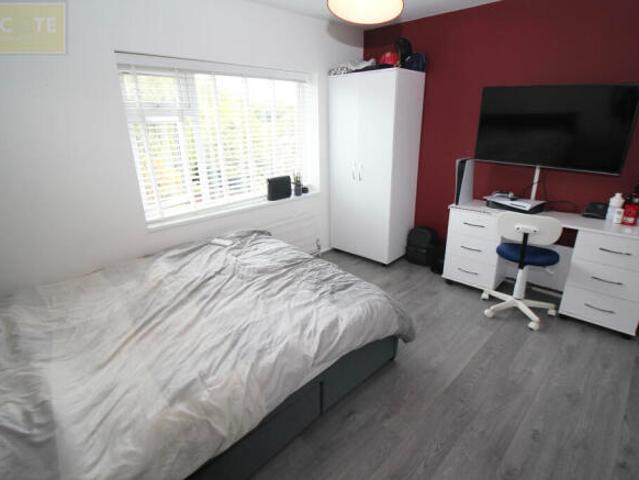 5 bedroom semi detached house for rent in Mount Drive, Urmston, Manchester, M41
