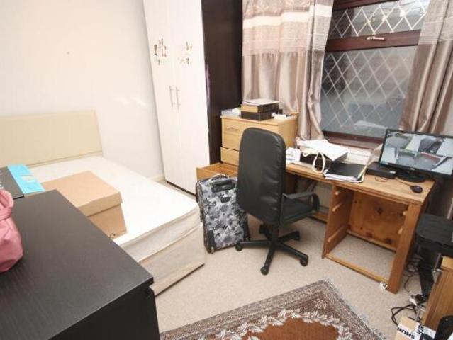 5 bedroom semi detached house for rent in Muirfield, East Acton, London, W3 7NR, W3