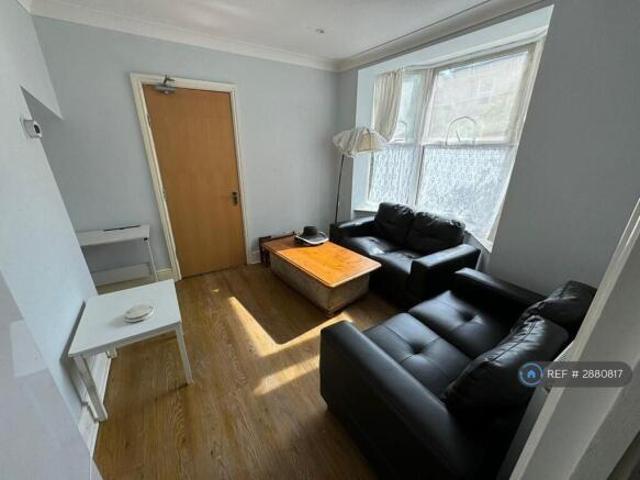 5 bedroom semi detached house for rent in Newcombe Road, Southampton, SO15