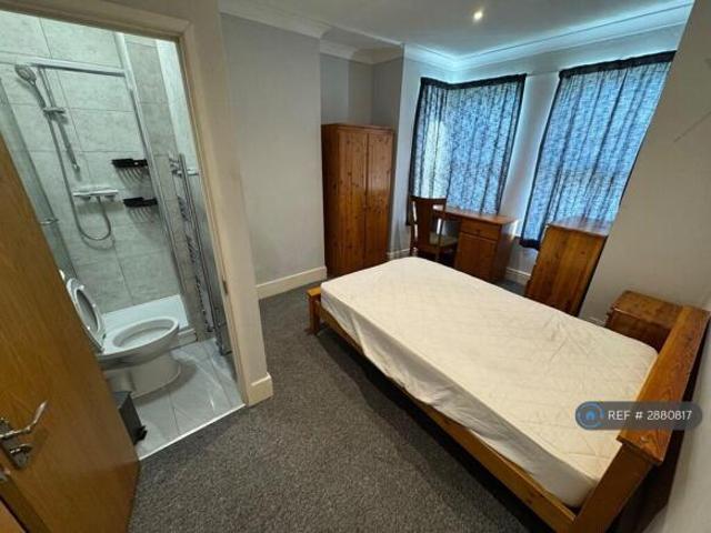 5 bedroom semi detached house for rent in Newcombe Road, Southampton, SO15