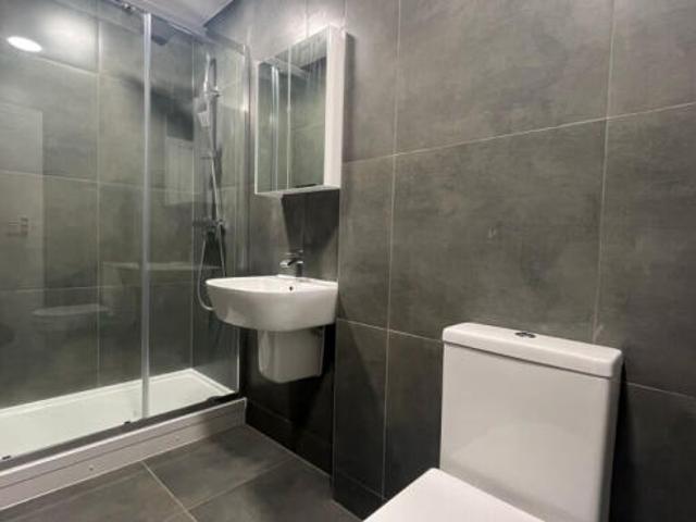 5 bedroom semi detached house for rent in Northern Road, Slough, Berkshire, SL2