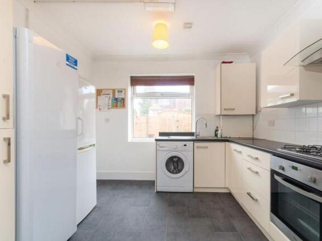 5 bedroom semi detached house for rent in Olive Road, Ealing, London, W5