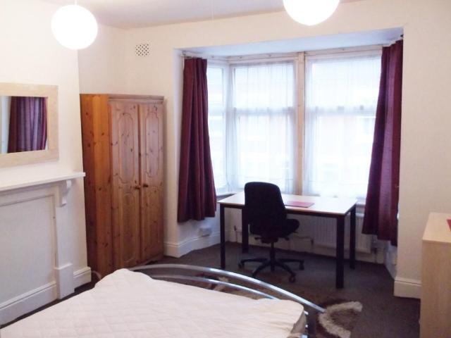 5 bedroom semi detached house for rent in QUEENS ROAD, Clarendon Park, Leicester, LE2