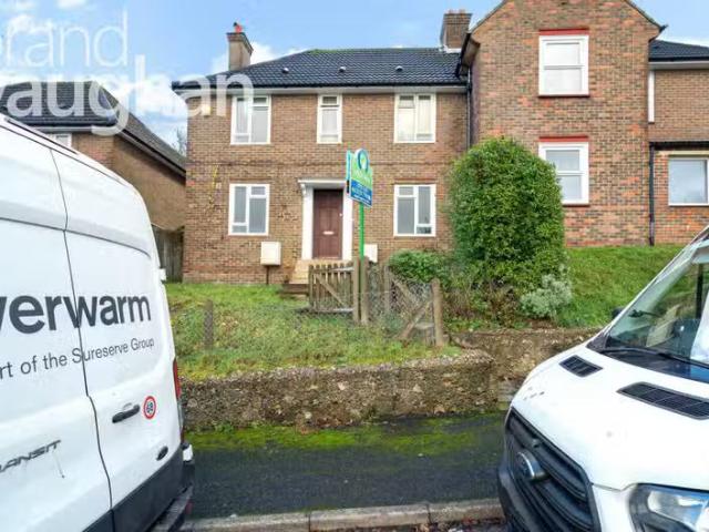 5 bedroom semi detached house for rent in Ringmer Drive, Brigh.