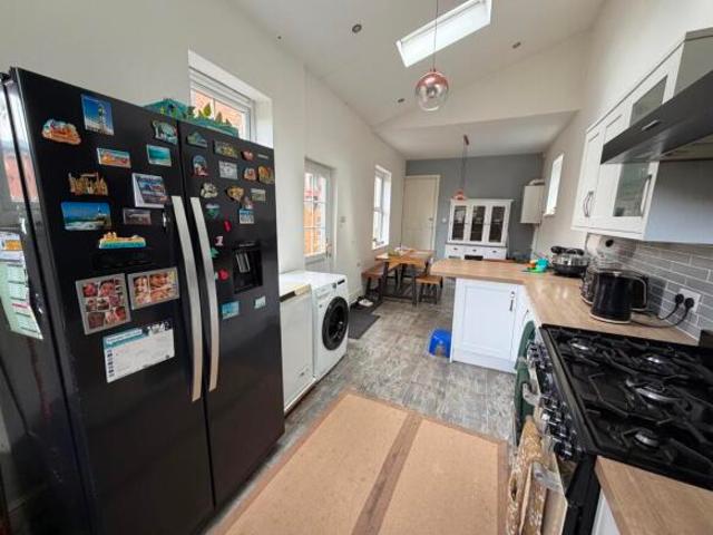 5 bedroom semi detached house for rent in Rosehill Street, Derby, DE23