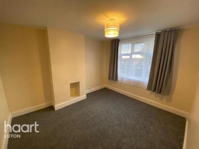 5 bedroom semi detached house for rent in Rutland Crescent, Luton, LU2