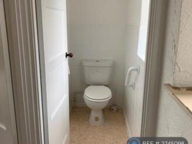 5 bedroom semi detached house for rent in Scarnell Road, Norwich, NR5