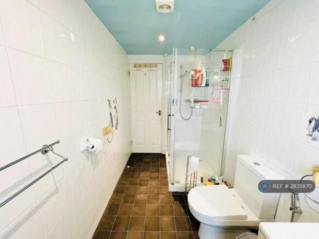 5 bedroom semi detached house for rent in Shooters Hill Road, London, SE18