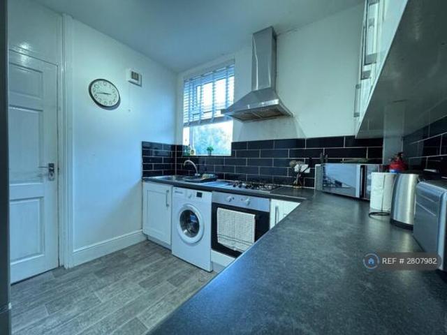5 bedroom semi detached house for rent in Sheffield, S4