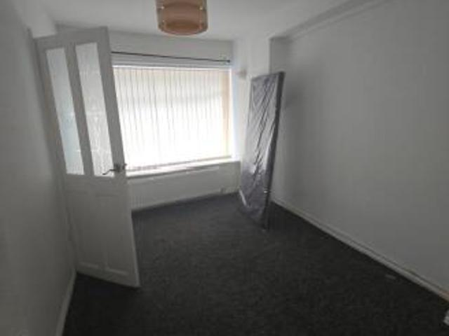 5 bedroom semi detached house for rent in Simon Freeman Close, Manchester, M19