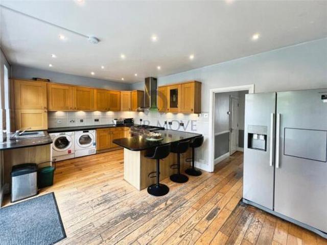 5 bedroom semi detached house for rent in Sidcup Road, London, SE9