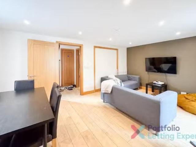 5 bedroom semi detached house for rent in SPACIOUS Newly Finis.