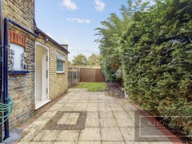 5 bedroom semi detached house for rent in Station Road, Finchley Central, N3