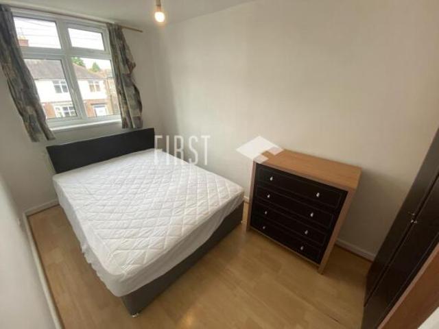 5 bedroom semi detached house for rent in Stanfell Road, Clarendon Park, LE2