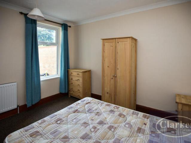 5 bedroom semi detached house for rent in Stewart Road, Charminster, Dorset, BH8