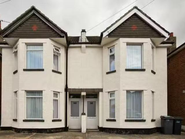 5 bedroom semi detached house for rent in Student House on Ste.