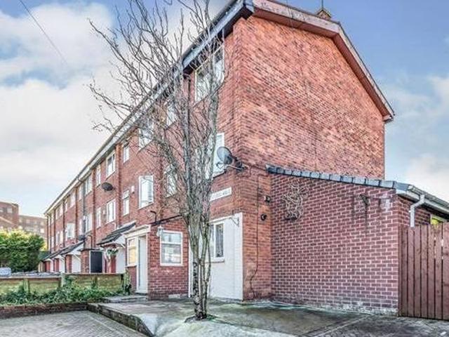 5 bedroom semidetached house for rent in Axbridge Walk Manchester M40