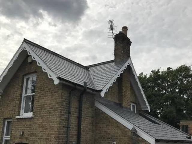 5 bedroom semidetached house for rent in Band Lane Egham Surrey TW20