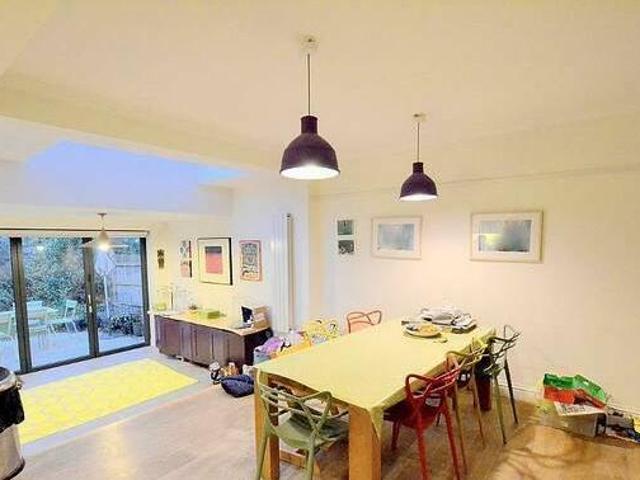 5 bedroom semidetached house for rent in Bow Lane N12