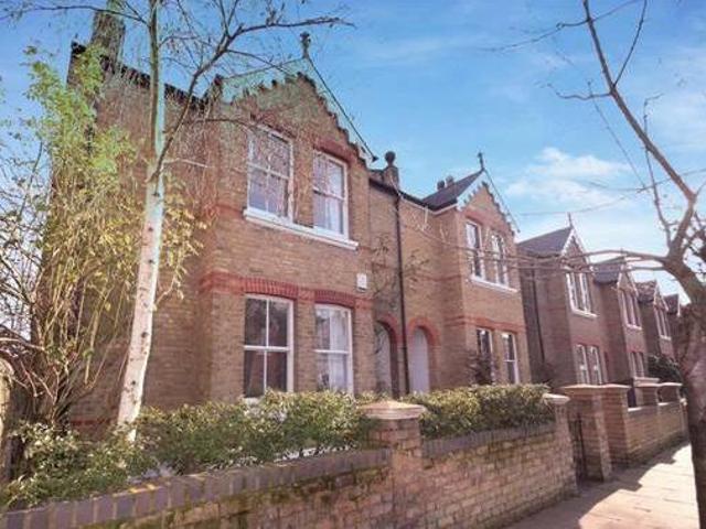 5 bedroom semidetached house for rent in Broadway Avenue St Margarets village TW1
