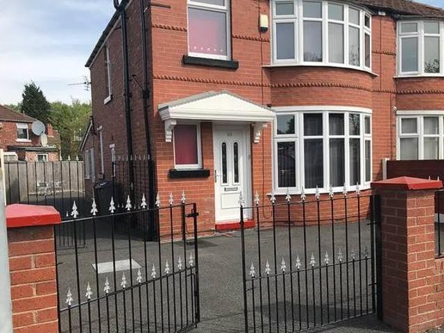5 bedroom semidetached house for rent in Delacourt Road Manchester Greater Manchester M14