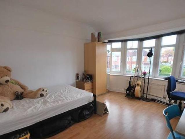 5 bedroom semidetached house for rent in Finchley Road Manchester M14 6FH M14