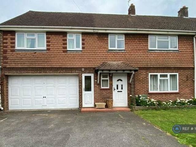 5 bedroom semidetached house for rent in Firtree Road Guildford GU1