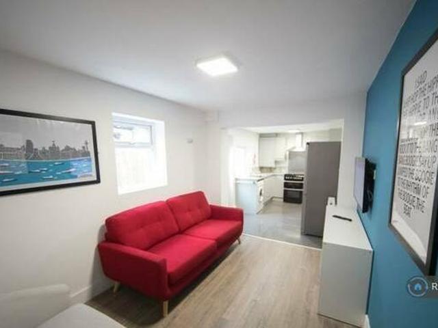 5 bedroom semidetached house for rent in Hannan Road Liverpool L6