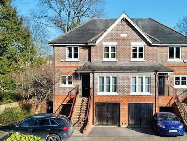 5 bedroom semidetached house for rent in Ray Park Avenue Maidenhead Berkshire SL6
