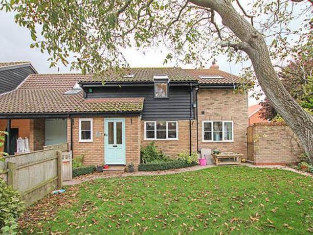 5 bedroom semidetached house for rent in Walnut Courtyard Brook Street CB7