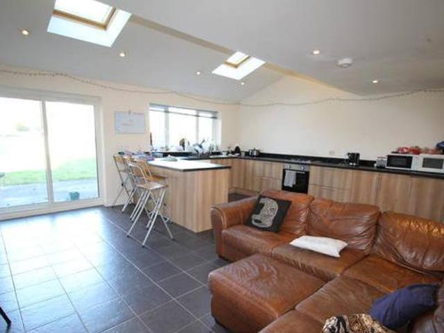 5 bedroom semidetached house for rent in 8 Palmer Road Whitnash Leamington Spa CV31