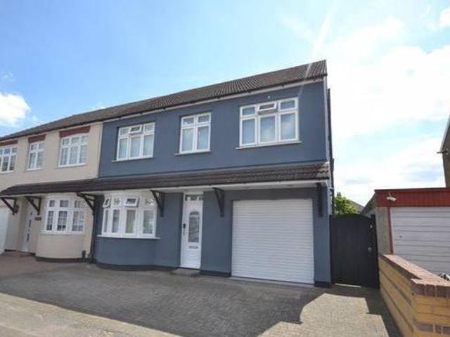 5 bedroom semidetached house for sale in Grove Road StanfordLeHope SS17