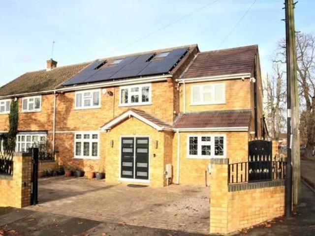 5 bedroom semidetached house for sale in Langley Broom Langley SL3 SL3