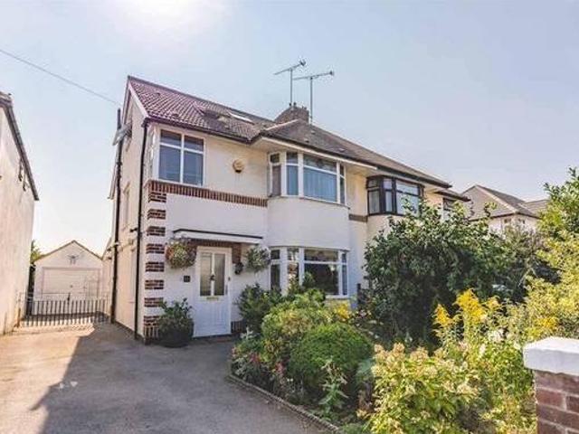 5 bedroom semidetached house for sale in Parkland Avenue Langley Berkshire SL3