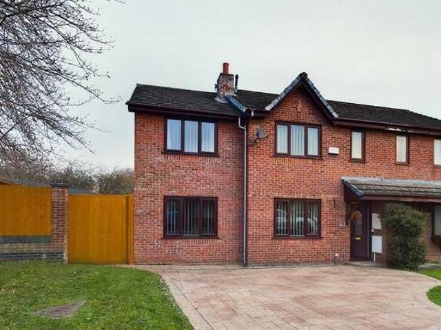 5 bedroom semidetached house for sale in Pentland Close Vicars Cross CH3