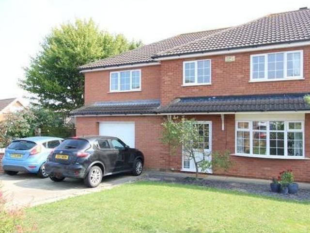 5 bedroom semidetached house for sale in Redwood Drive Cleethorpes DN35