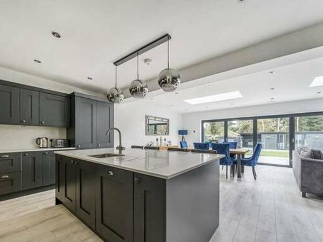 5 bedroom semidetached house for sale in Timbercroft Epsom KT19